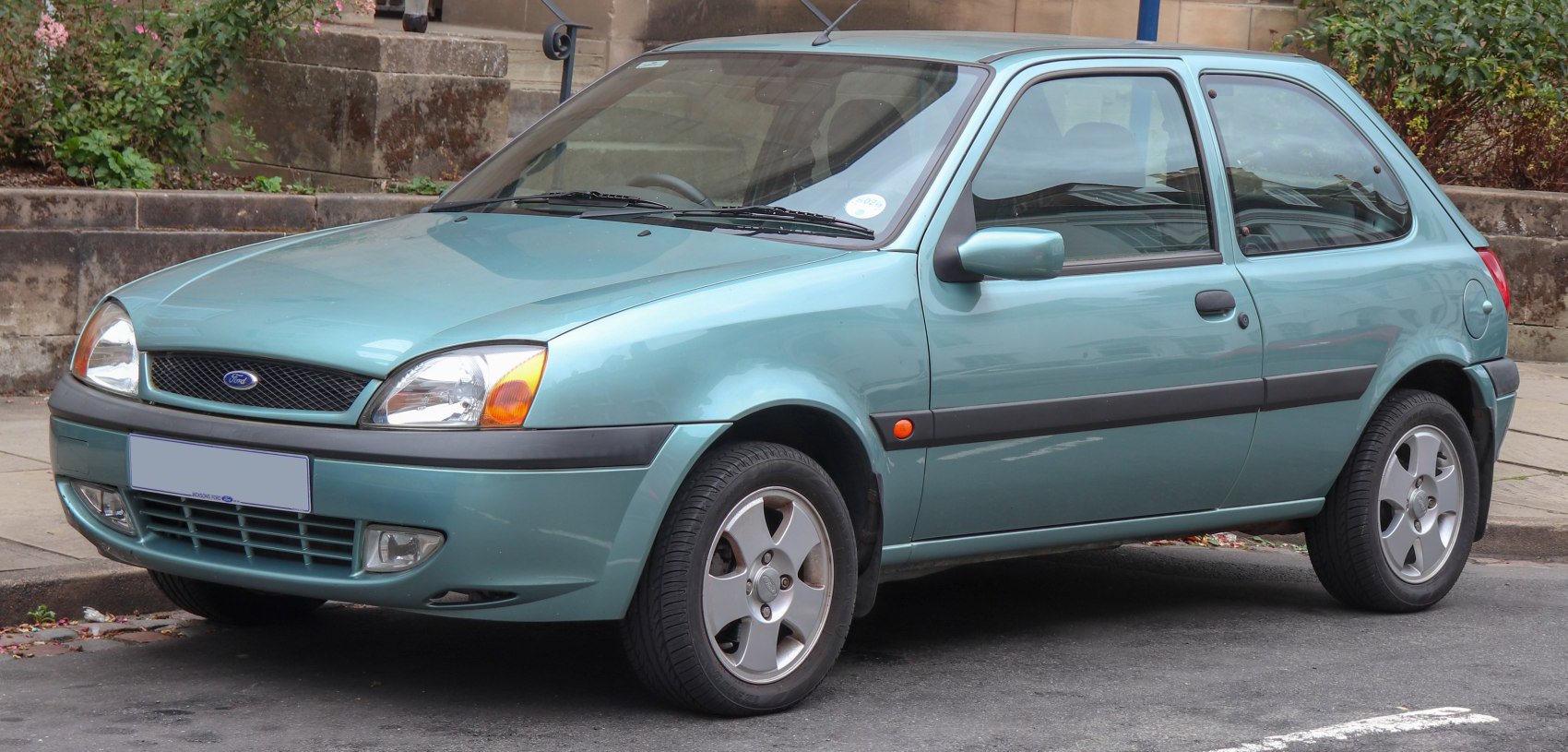 Ford Fiesta V (Mk5, 3 door) 1.3 i (50 Hp)